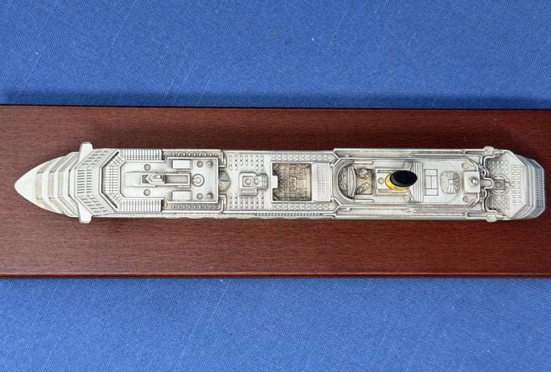 COSTA FAVOLOSA: 2011 - Diecast 1:1250th scale model on base – Nautiques